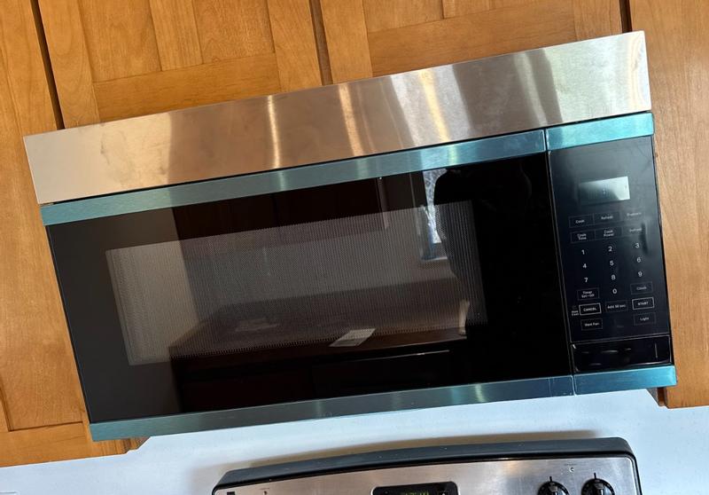 1.7-cu ft 1000-Watt Over-the-Range Microwave (Black) UMV1170LB at Lowes.com