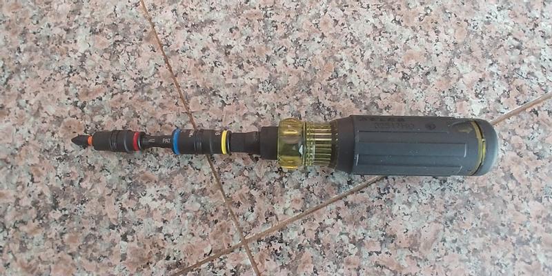 Klein Tools KNECT 17-in-1 Impact-Rated Hybrid Screwdriver / Nut Driver ...