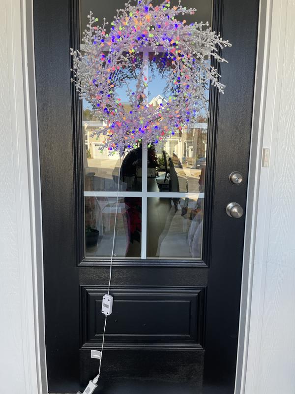 GE 28-in Color Changing LED Lights Winterberry Wreath Decoration ...
