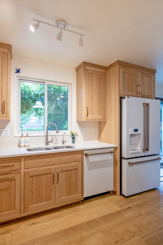 Cafe Counter-depth 22.2-cu ft Smart French Door Refrigerator with Ice ...