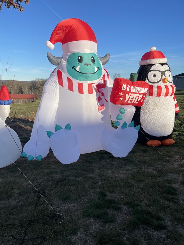 Holiday Living 9.51-ft Lighted Yeti Christmas Inflatable in the ...