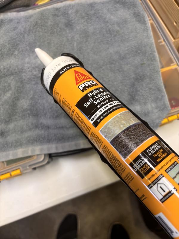 Sika Hybrid Self-Leveling Sealant Fast Setting 10.1 -fl oz Mortar Concrete Crack repair in the ...
