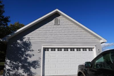 Builders Edge 16-in x 24-in Bright White Rectangle Vinyl Gable Louver ...