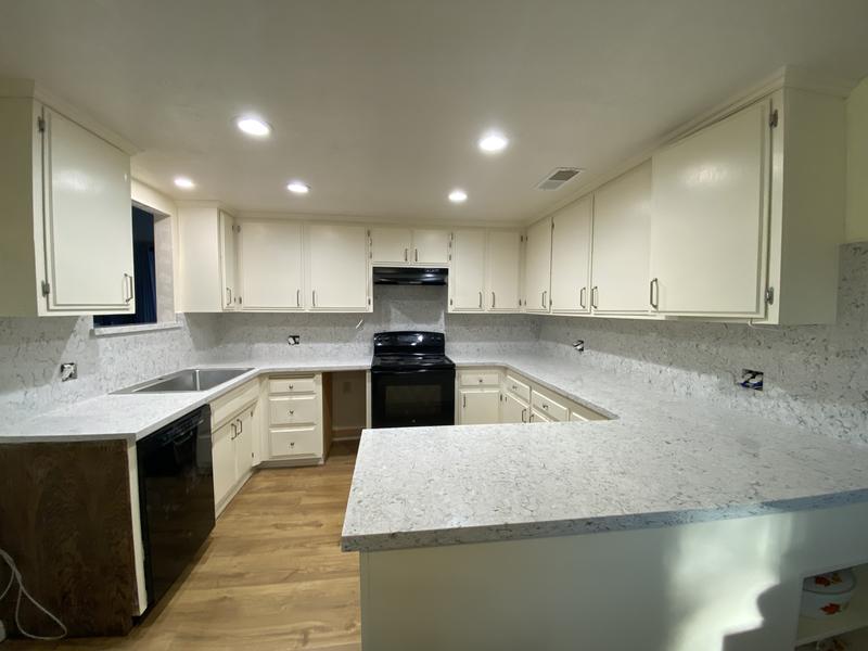 allen + roth Wintertide Quartz Off-white Kitchen Countertop SAMPLE (4 ...