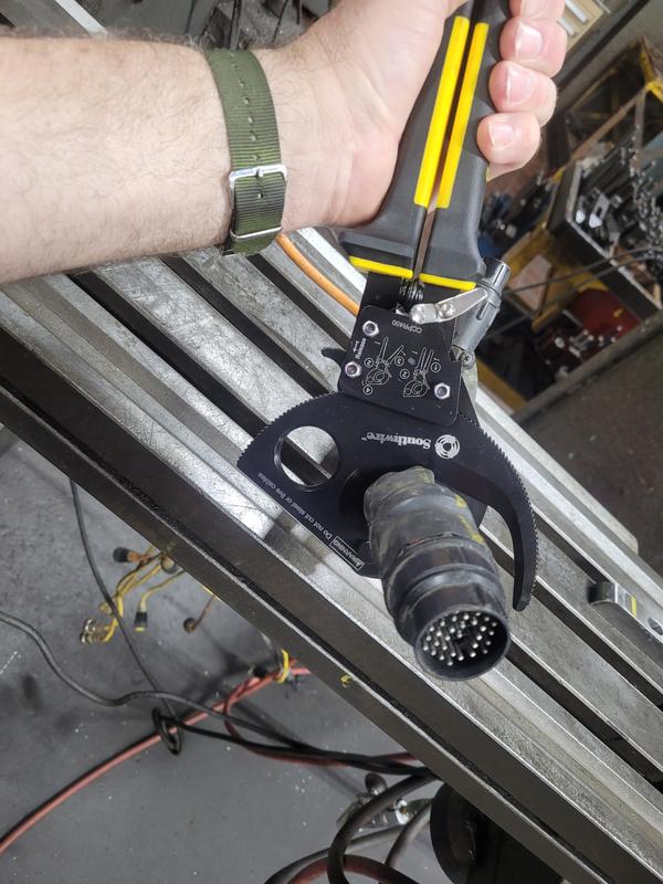 Southwire Heavy Duty Ratcheting Cable Cutter 58277740 at Lowes.com