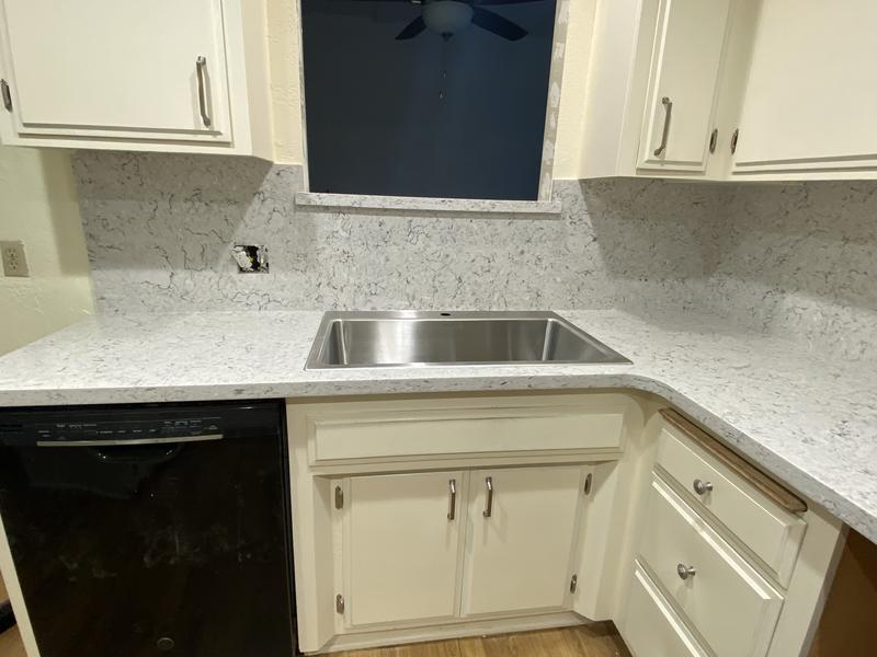 allen + roth Wintertide Quartz Off-white Kitchen Countertop SAMPLE (4 ...