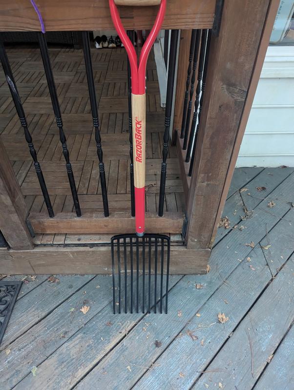 Razor-Back 30-in L Wood-Handle Steel Mulch Fork 76107 at Lowes.com