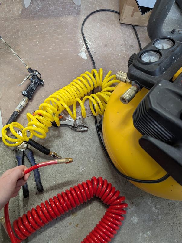 CRAFTSMAN 1/4-in x 25-ft Polyurethane Recoil Air Hose in the Air ...