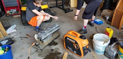 Generac GP 2200i 2200-Watt Gasoline Portable Inverter Generator at ...