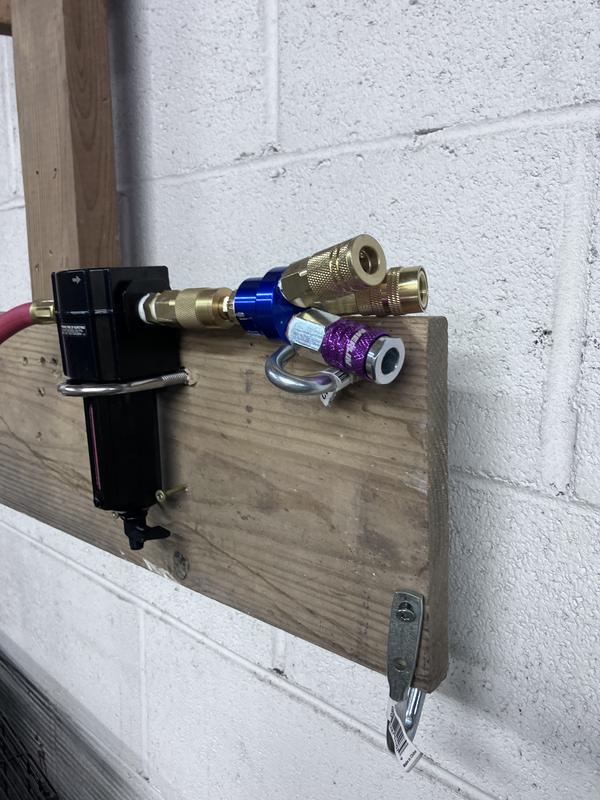 Kobalt NPT 3-in-1 Air Manifold 1/4-in SGY-AIR17NB at Lowes.com