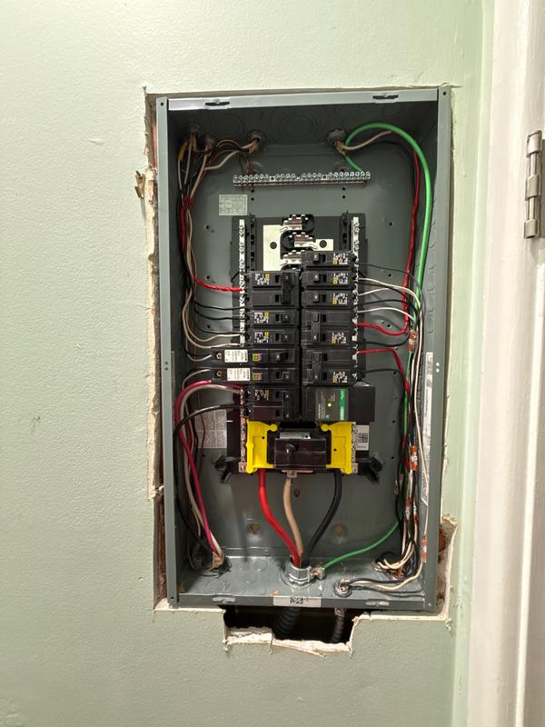 Square D Homeline 100-Amp 24-Spaces 48-Circuit Indoor Main Breaker Plug ...