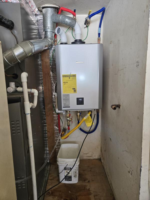 Rinnai Super High Efficiency Plus Residential 130000-BTU Exterior/Interior Tankless Water Heater ...