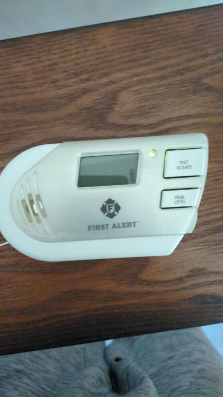 First Alert Plug-in Natural Gas, Propane and Carbon Monoxide Detector ...