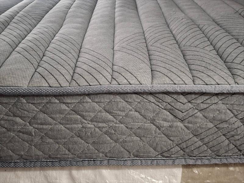 Ifluous 10-in Medium King Hybrid Memory Foam/Coil Blend Mattress in a ...