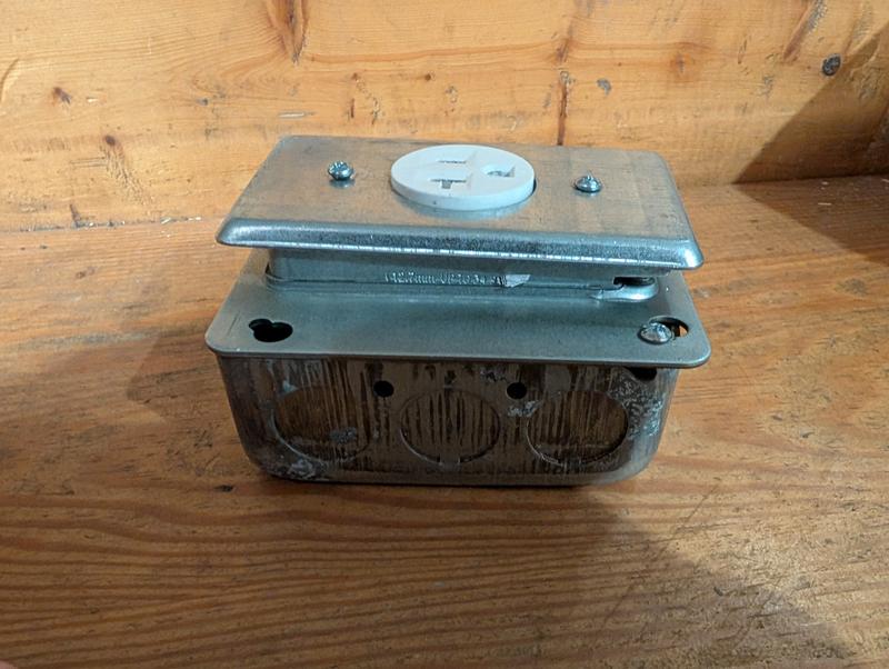 Hubbell RACO 1-Gang Square Gray Metal Electrical Box Cover 8768AMR at ...