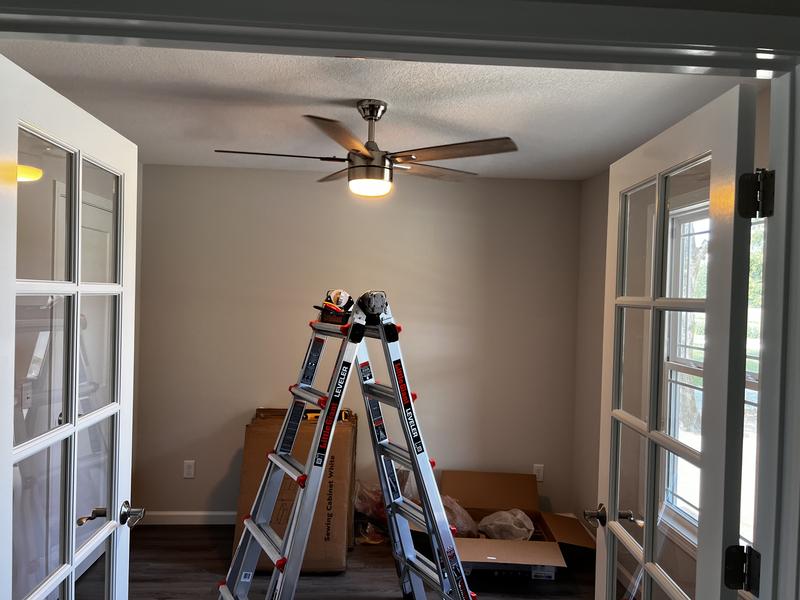 Little Giant Ladders Leveler 2.0 M22 with Leg Levelers 22-ft Reach Type ...