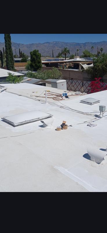 APOC 241 4.75-gallon White Elastomeric Reflective Roof Coating ( 7-year ...