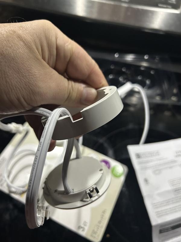 Utilitech Puck Light 3-Pack 2.75 Plug LED Under Cabinet Light Bar Light ...