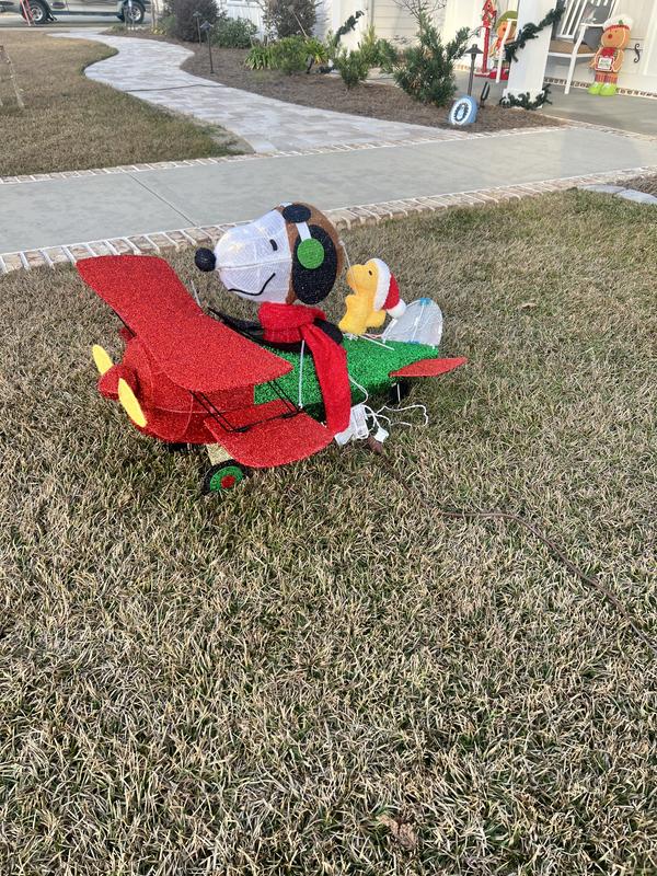 Peanuts Snoopy 22.24-in Freestanding Licensed Yard decoration with ...