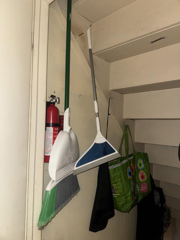 Helio AIR Broom 12-in Plastic Multi-surface Angle with dustpan Upright ...