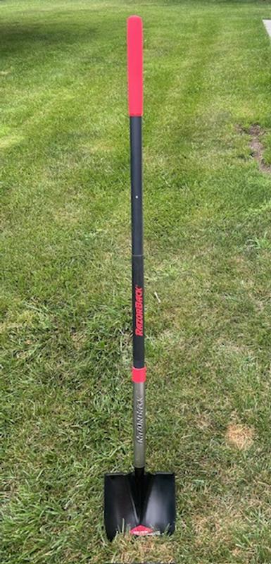 Razor-Back 49-in Fiberglass Handle Digging shovel in the Shovels ...