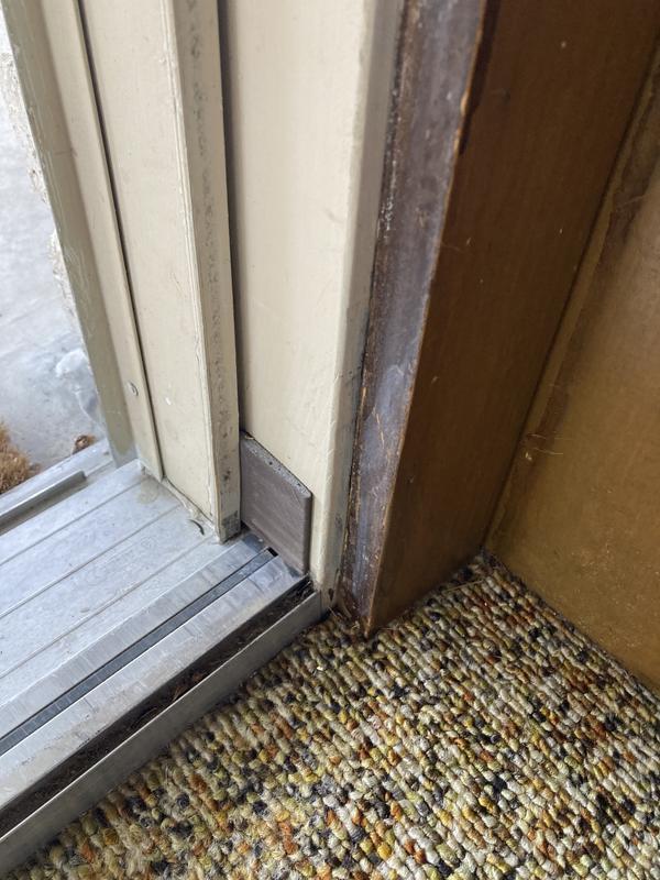 M-D 1-3/4-in x 1-1/4-in x 1/8-in Brown Door Corner Seal Vinyl/Foam Door ...