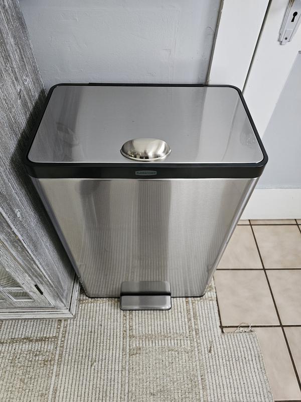 Shop Rubbermaid 12-gal Silver Metal Indoor Step Trash Can w/ Moxie ...
