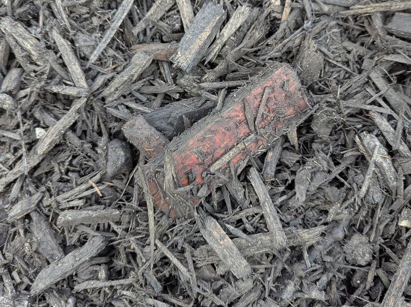 Sta-Green Premium 2-cu ft Red Mulch 155000053 at Lowes.com