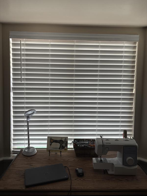 LEVOLOR Trim+Go 2.5-in Slat Width 33-in x 48-in Cordless White Faux Wood Room Darkening ...