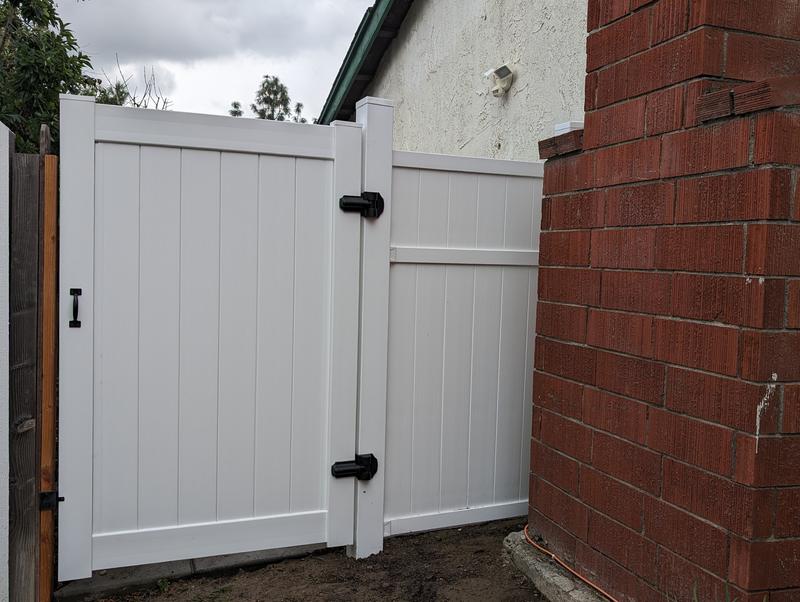 CATALYST Newbury Plus 6-ft H x 5-ft W Coastal Cedar Privacy Vinyl Flat ...