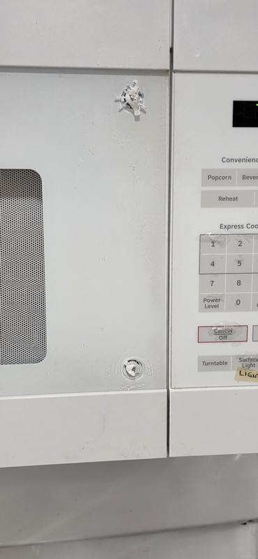 Hotpoint 1.6-cu ft 1000-Watt 29.875-in Over-the-Range Microwave (White ...