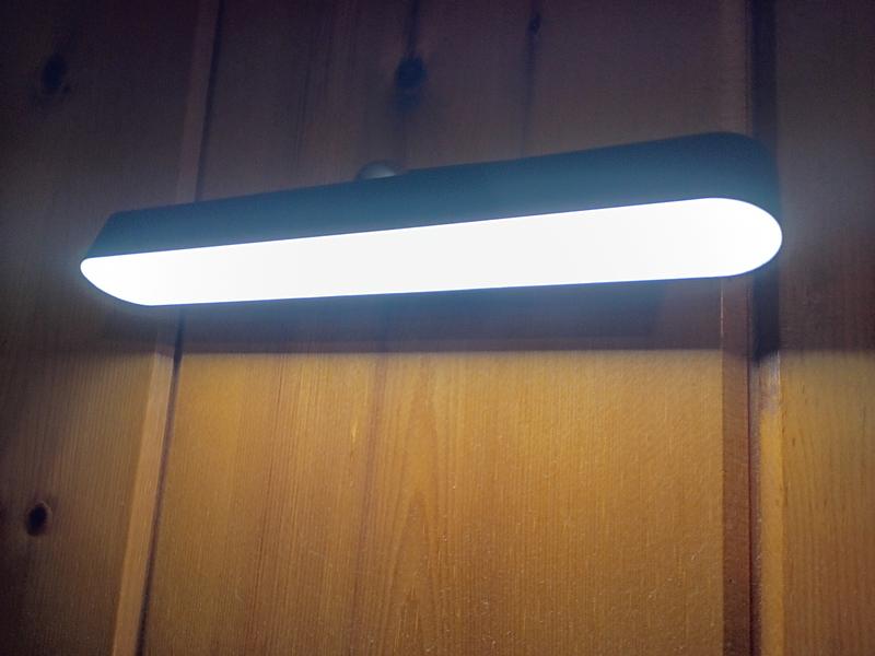 Utilitech 9-in USB Plug-in LED Under Cabinet Light Bar Light MXW1014 ...