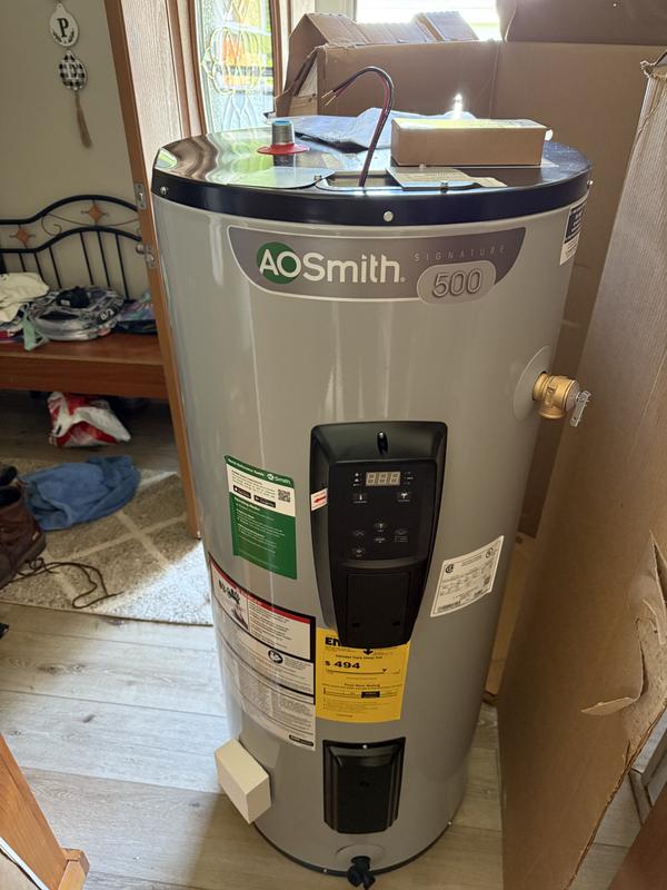 Shop A.O. Smith Signature 500 40-Gallons Short 5500-watt Double Element ...