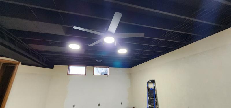 Harbor Breeze Fairbanks Easy2Hang 52-in White with White/Natural Blades ...