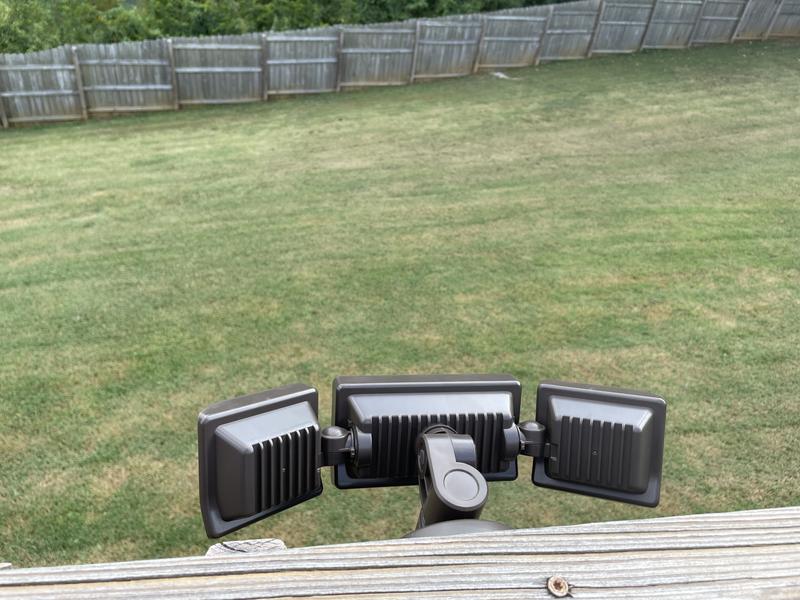 Utilitech 180-Degree 60-Wattage Equivalent Solar LED Bronze 1-Head ...