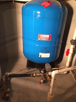 Utilitech 52-Gallons Vertical Well Pressure Tank in the Pressure Tanks ...
