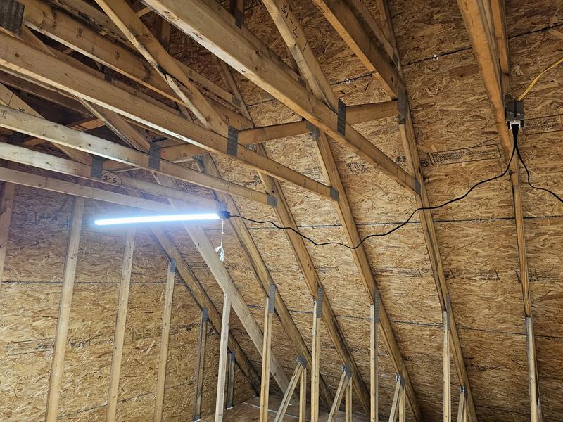 Utilitech 4-ft 4000-Lumen White LED Linear Garage Shop Light (2-Pack ...