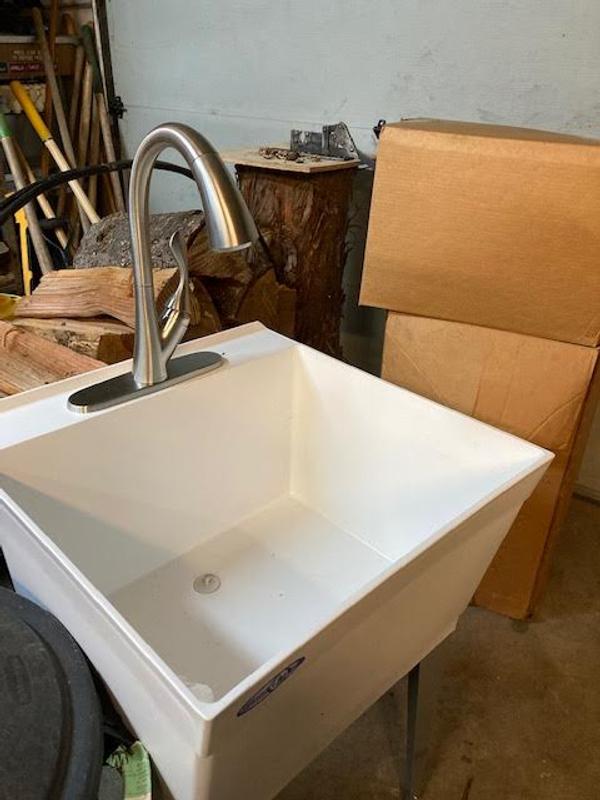 Mustee 23-in x 23.5-in 1-Basin White Freestanding Laundry Sink with ...
