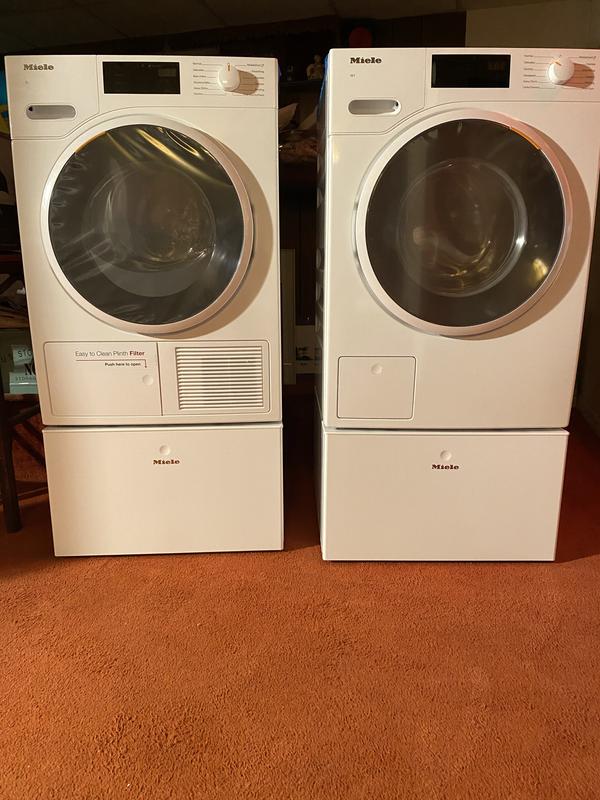 Miele W1 Series 2.26-cu ft High Efficiency Stackable Steam Cycle Smart ...