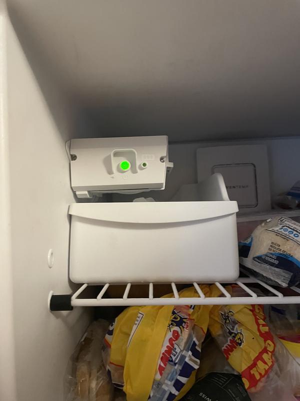 Frigidaire 2-lb Tip-out Door Cubed Ice Maker (White) IMKTF20A at Lowes.com