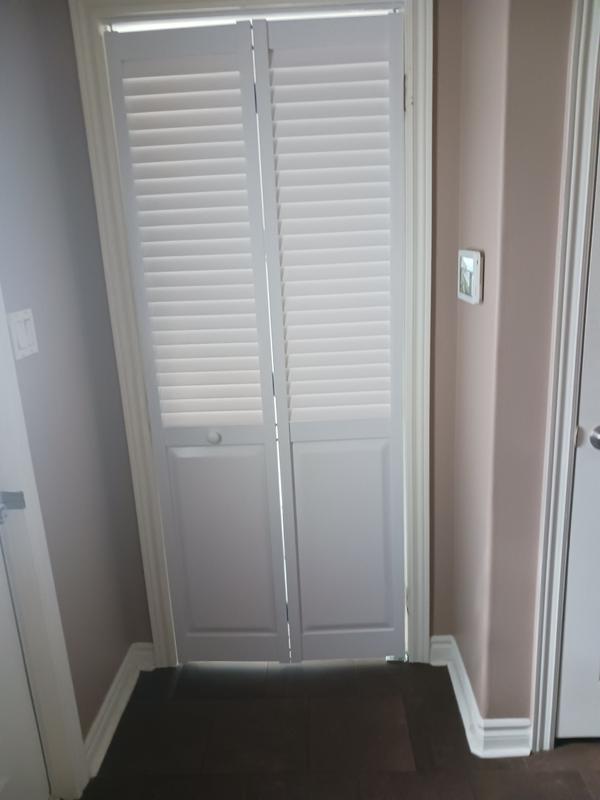 Pinecroft 30-in x 80-in White Louver Hollow core Prefinished PVC ...