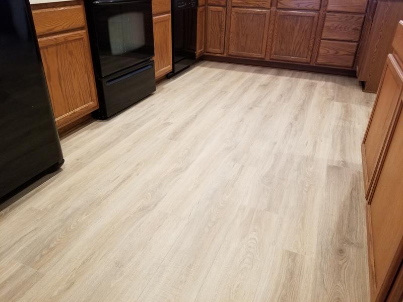 Pergo Portfolio + WetProtect Crema Oak 10-mm T x 7-1/2-in W x 47-1/4-in ...