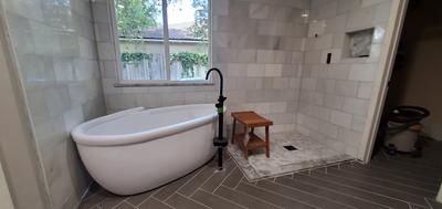 Jacuzzi STRETTO 29.7-in x 59.2-in White Acrylic Oval Freestanding ...
