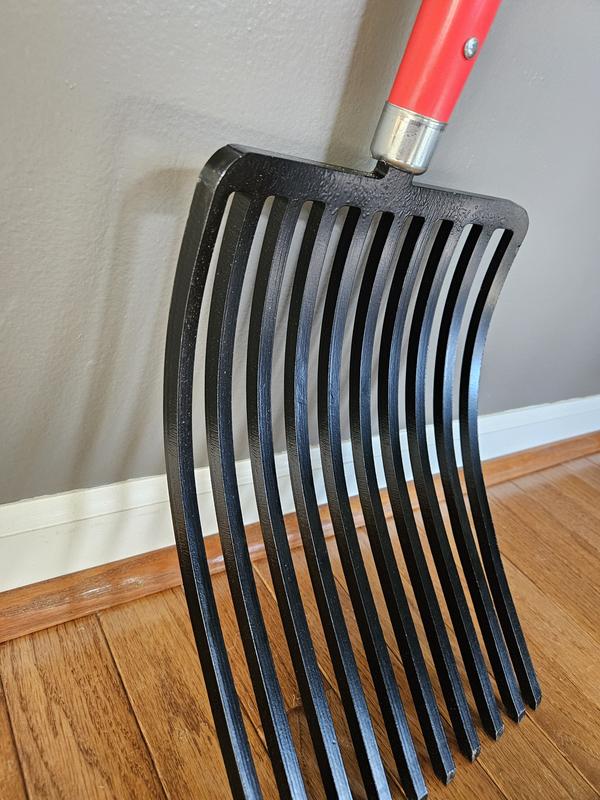 Razor-Back 30-in L Wood-Handle Steel Mulch Fork 76107 at Lowes.com