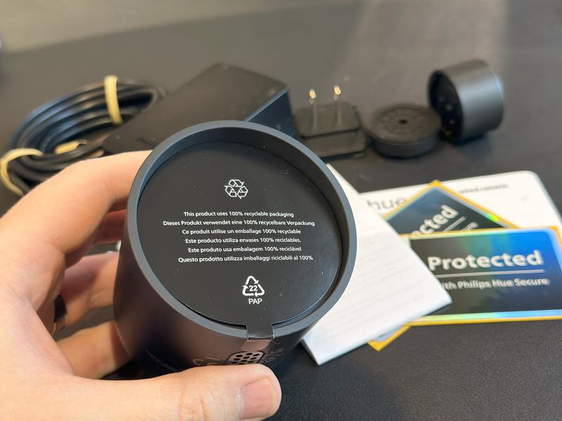 Philips Hue Security Indoor/Outdoor 1-Camera 1080P Plug-in Bullet ...