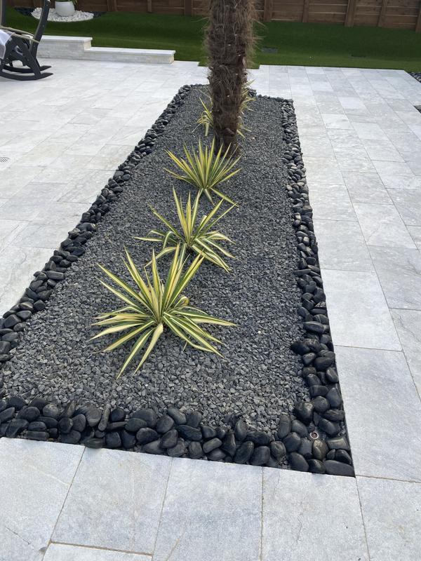 Rain Forest Black Super Polished Pebbles 2-3-in 30lbs - Landscaping ...