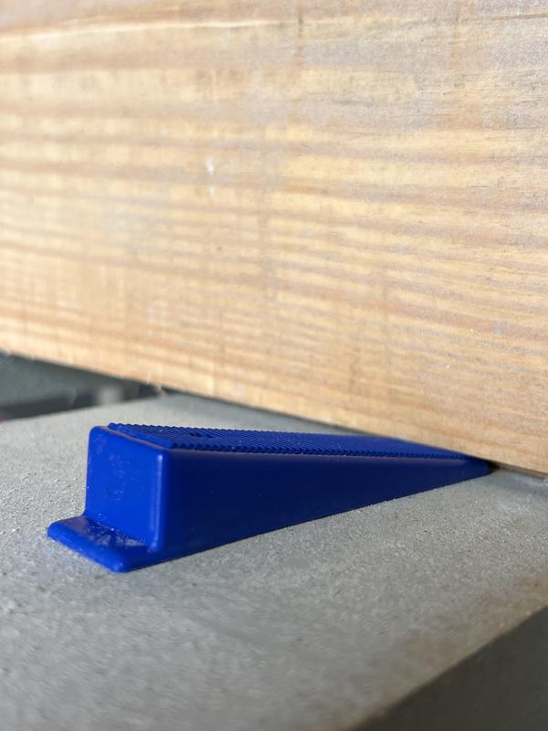 BARWALT Plastic Wedge Tile Spacer and Leveling System 200 -Pack in the ...