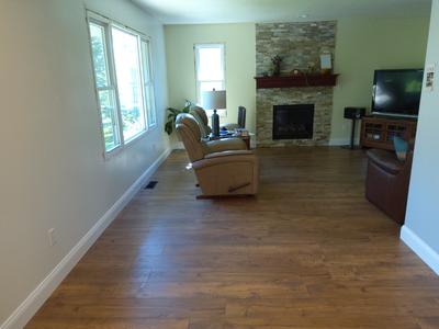 Pergo Portfolio + WetProtect Rustic Amber Chestnut 10-mm T x 7-1/2-in W ...