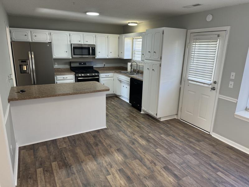 Style Selections Florian Oak 7-mm T x 8-in W x 48-in L Wood Plank ...