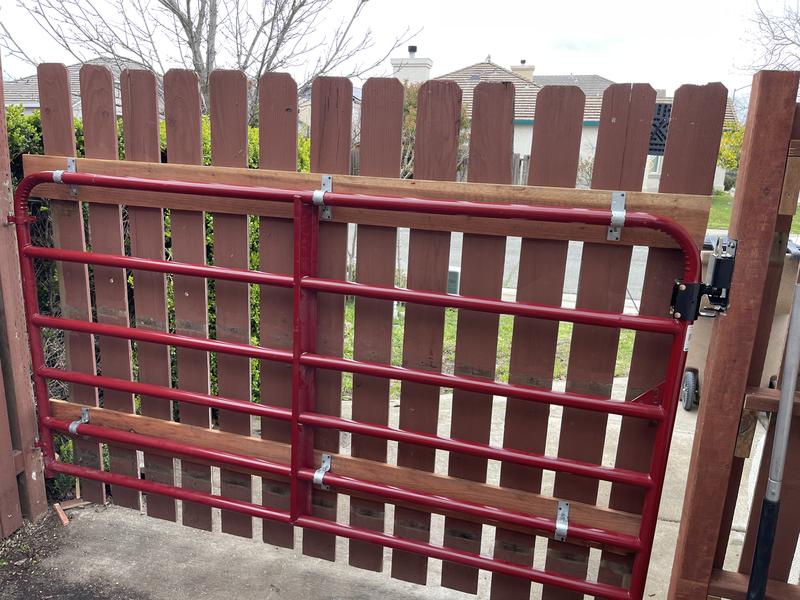 Tarter 4-ft H x 8-ft W Red e-coat Steel Farm Standard Gate Fence gate ...